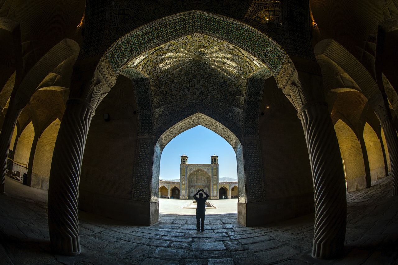 Religioznawczy podróżnik: Iran – rewolucja i religia - Kraków Pomaga